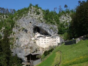 Visita le grotte più famose della Slovenia: Grotte di Postumia, Škocjan ...
